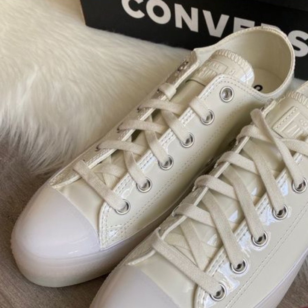 Converse Ctas Low Top Leather Glow Sneakers Nwt - Gem